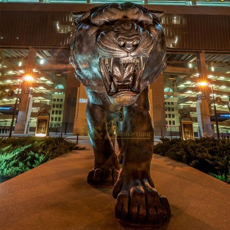 Outdoor bronze tiger statue