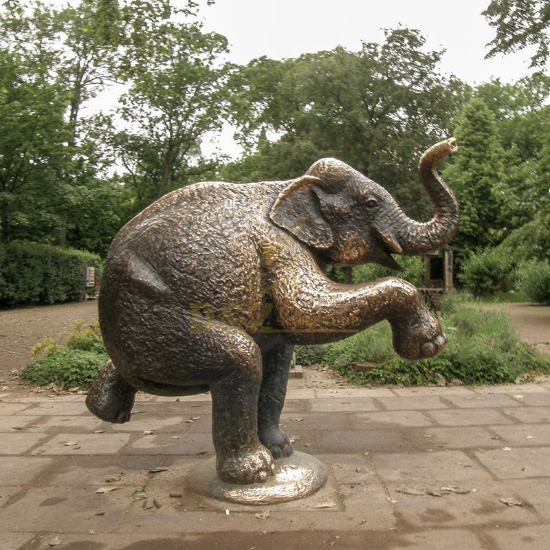 Cute realistic outdoor bronze animal elephant sculpture