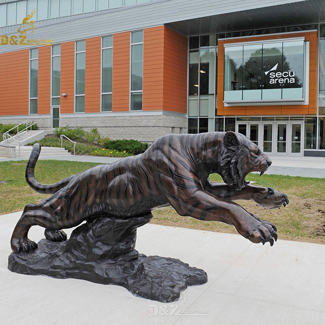 Large outdoor Towson university leaping tiger statue